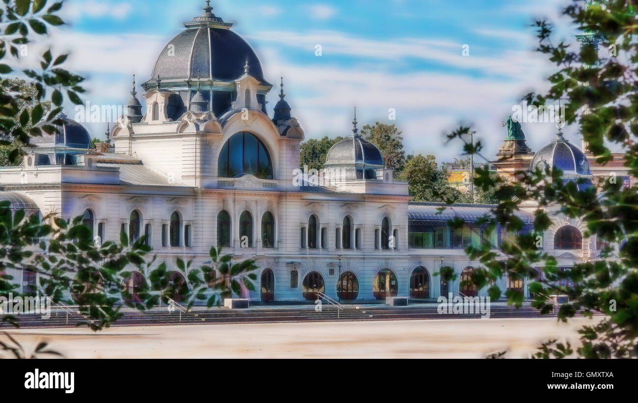 Vibrant budapest building hi-res stock photography and images - Alamy