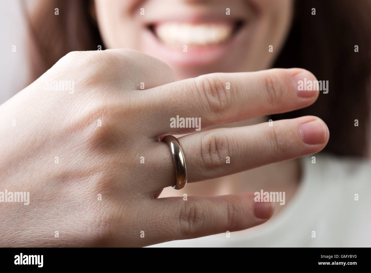 Wedding ring on women finger Stock Photo - Alamy