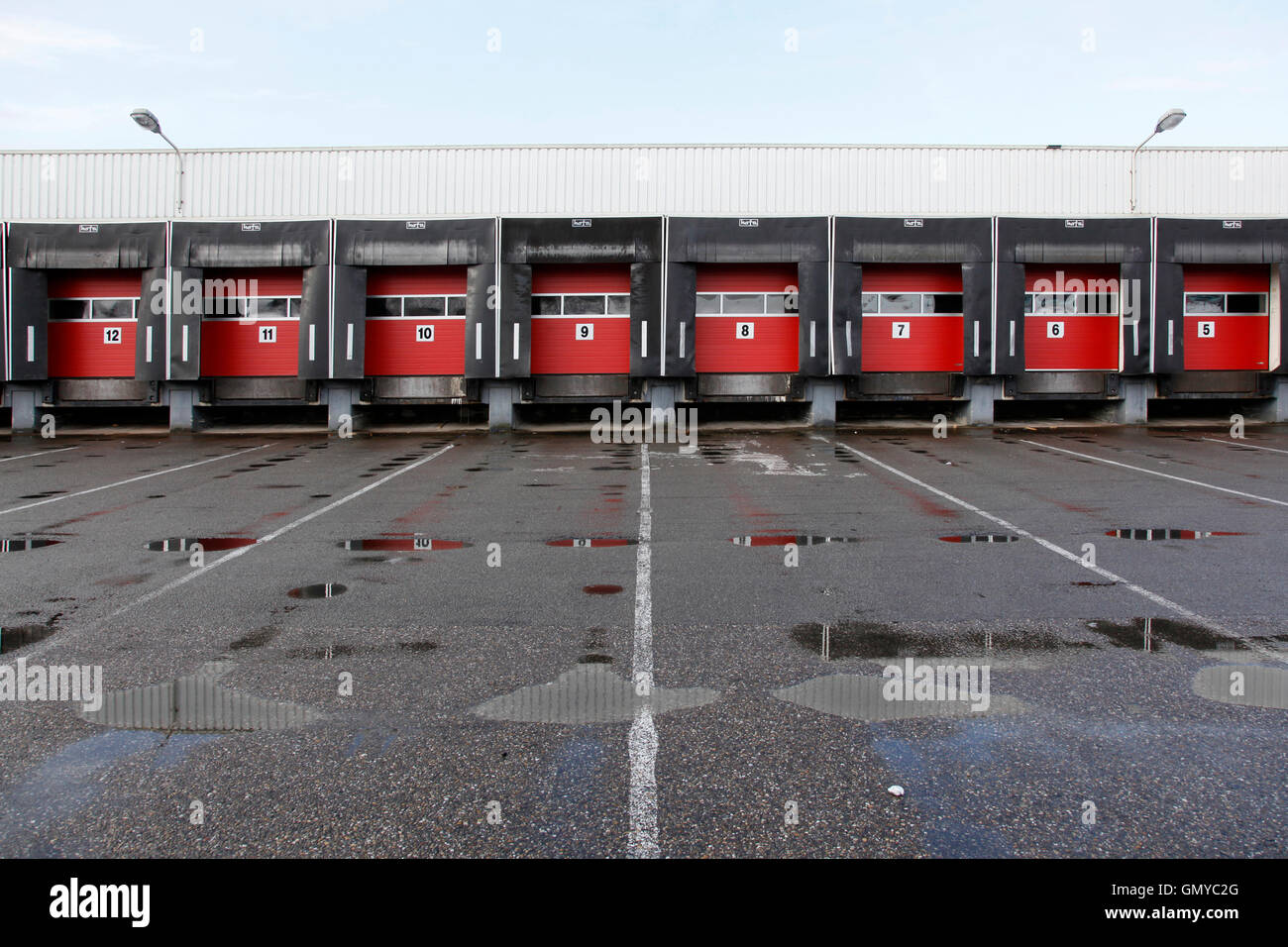 Load distribution hi-res stock photography and images - Alamy