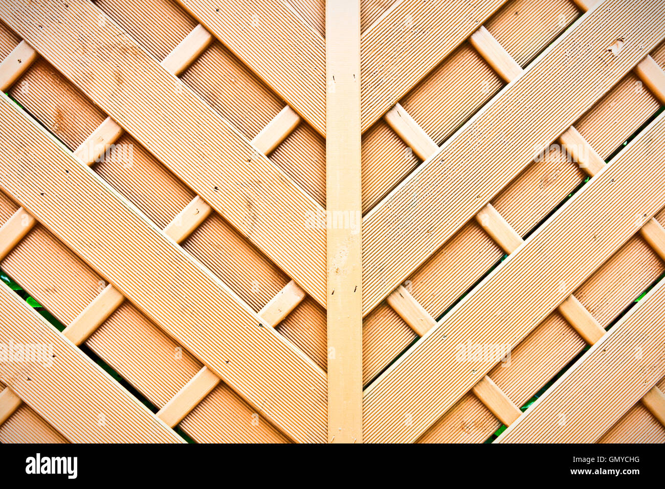 Diagonal wooden fencing hi-res stock photography and images - Alamy