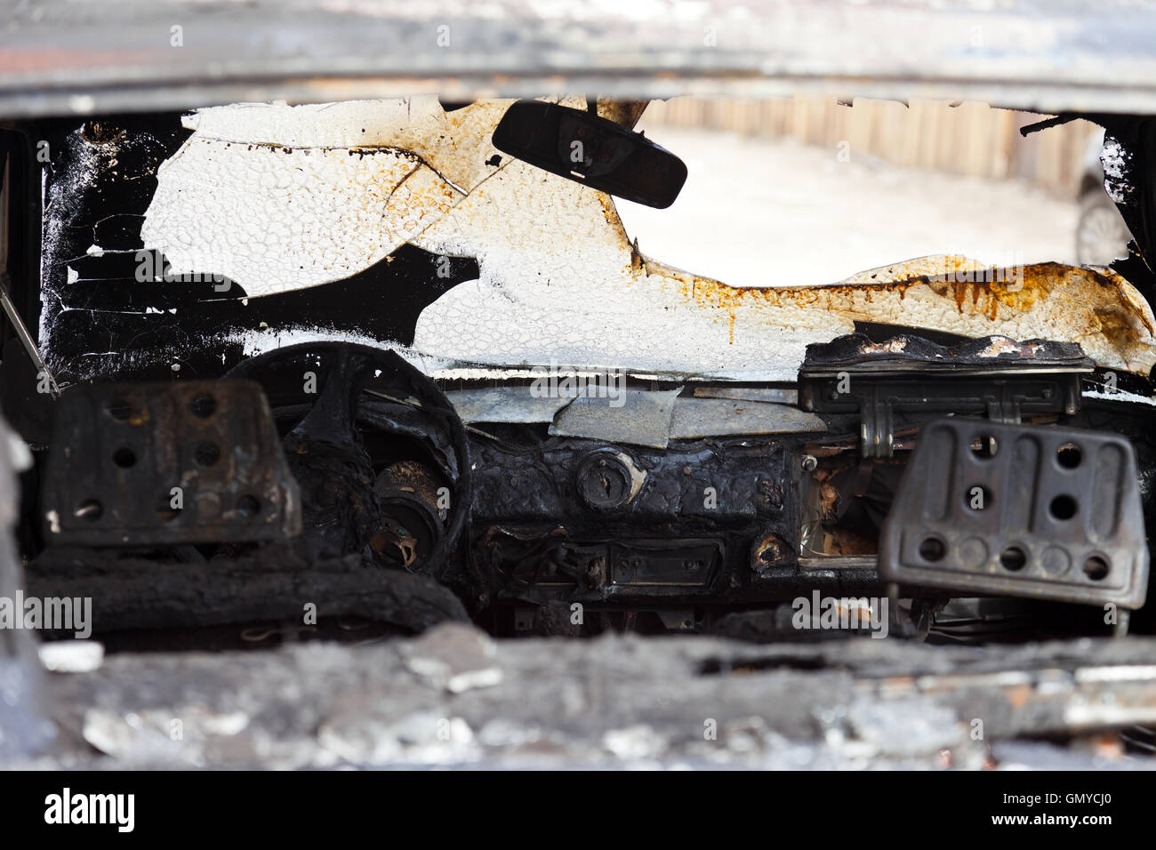 Fire burnt car vehicle Stock Photo - Alamy