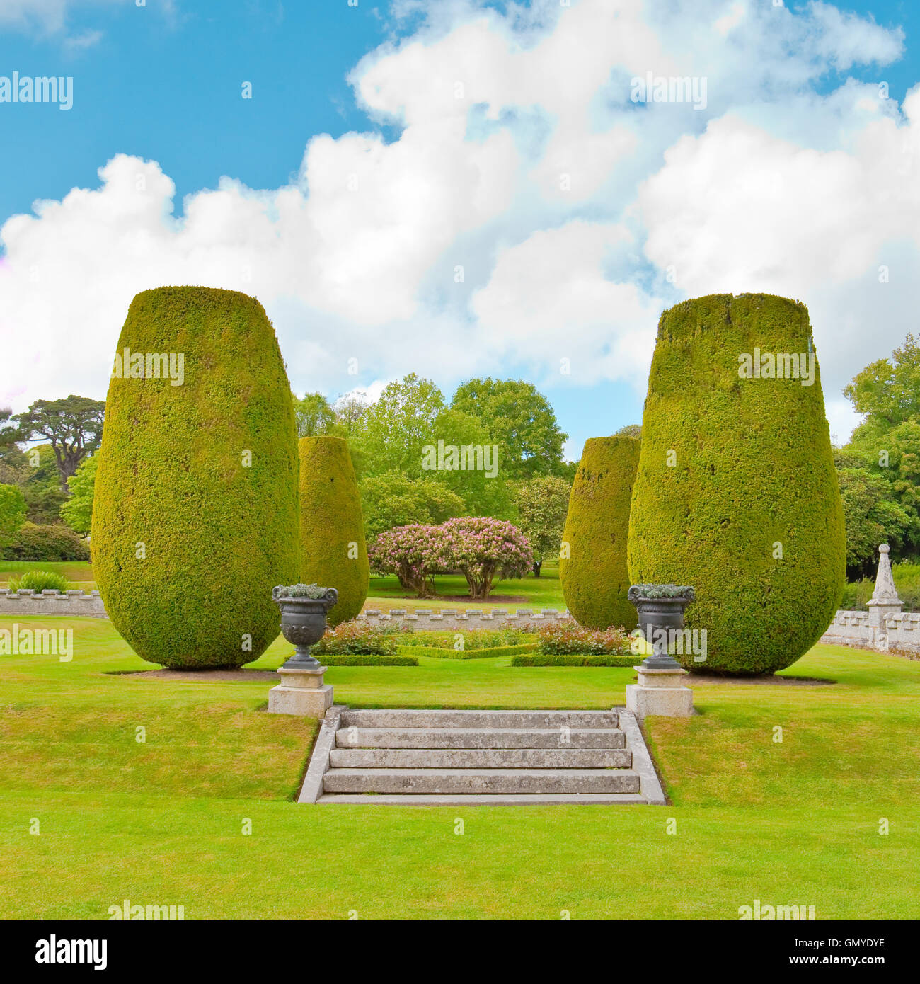 Footpath style path stately hi-res stock photography and images - Alamy