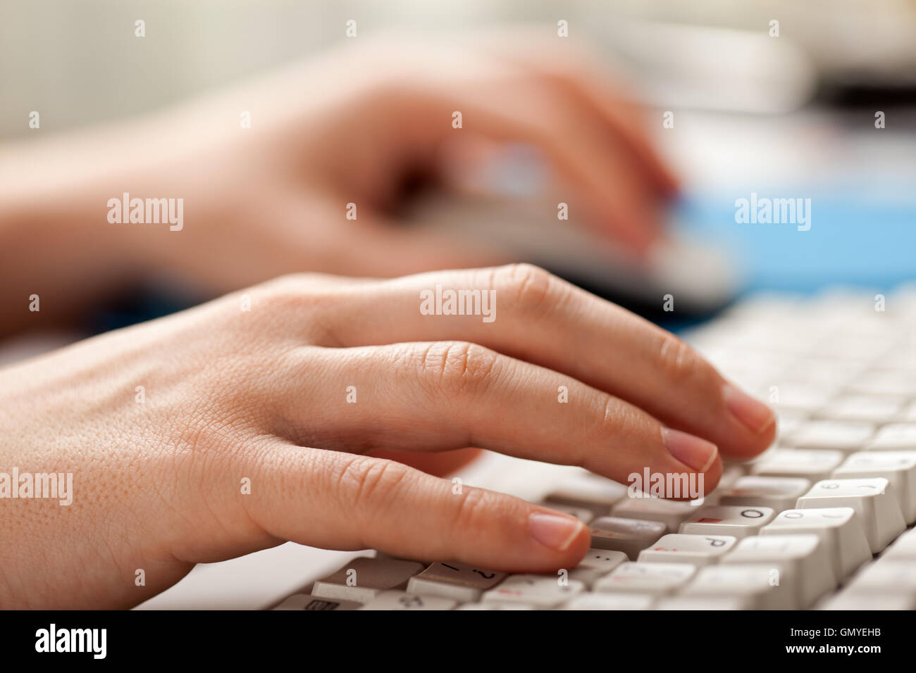 Holding mouse hand typing computer keyboard Stock Photo - Alamy