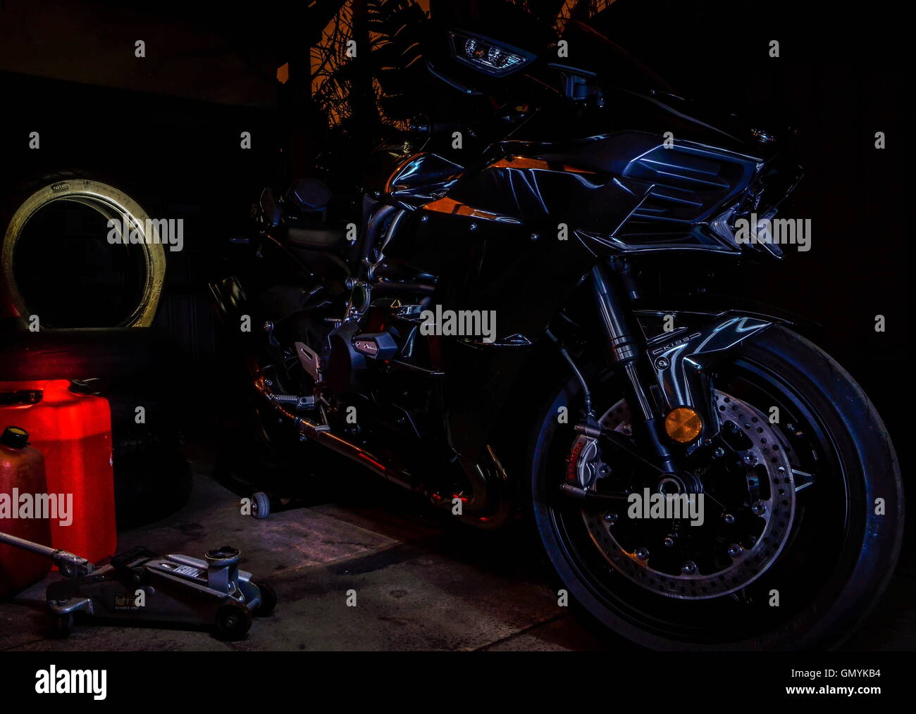 H2 Motorcycle Ninja taken in a Shed at night with some light painting ...