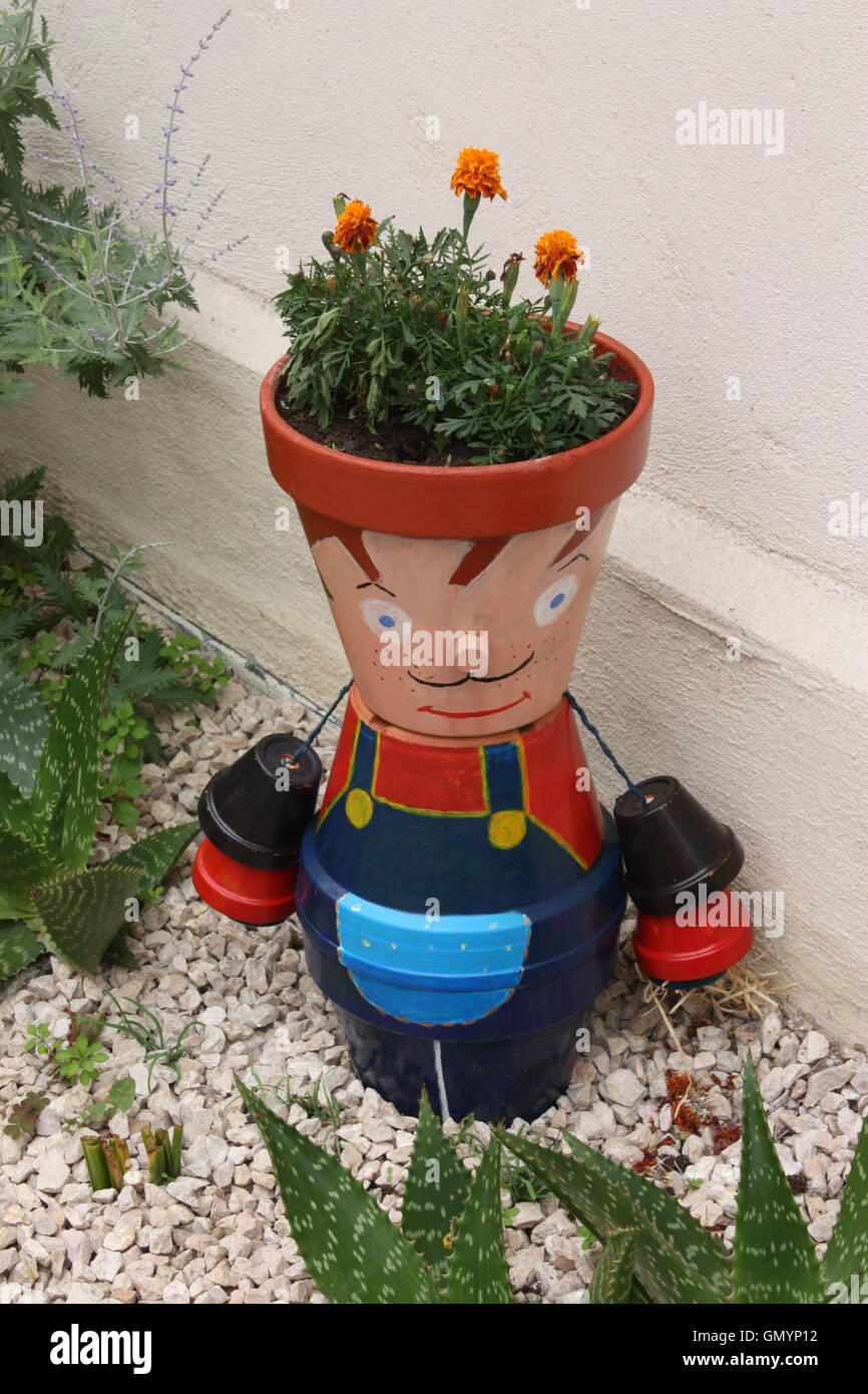 Flower pot on the concentric streets of the bastide village of Bram ...