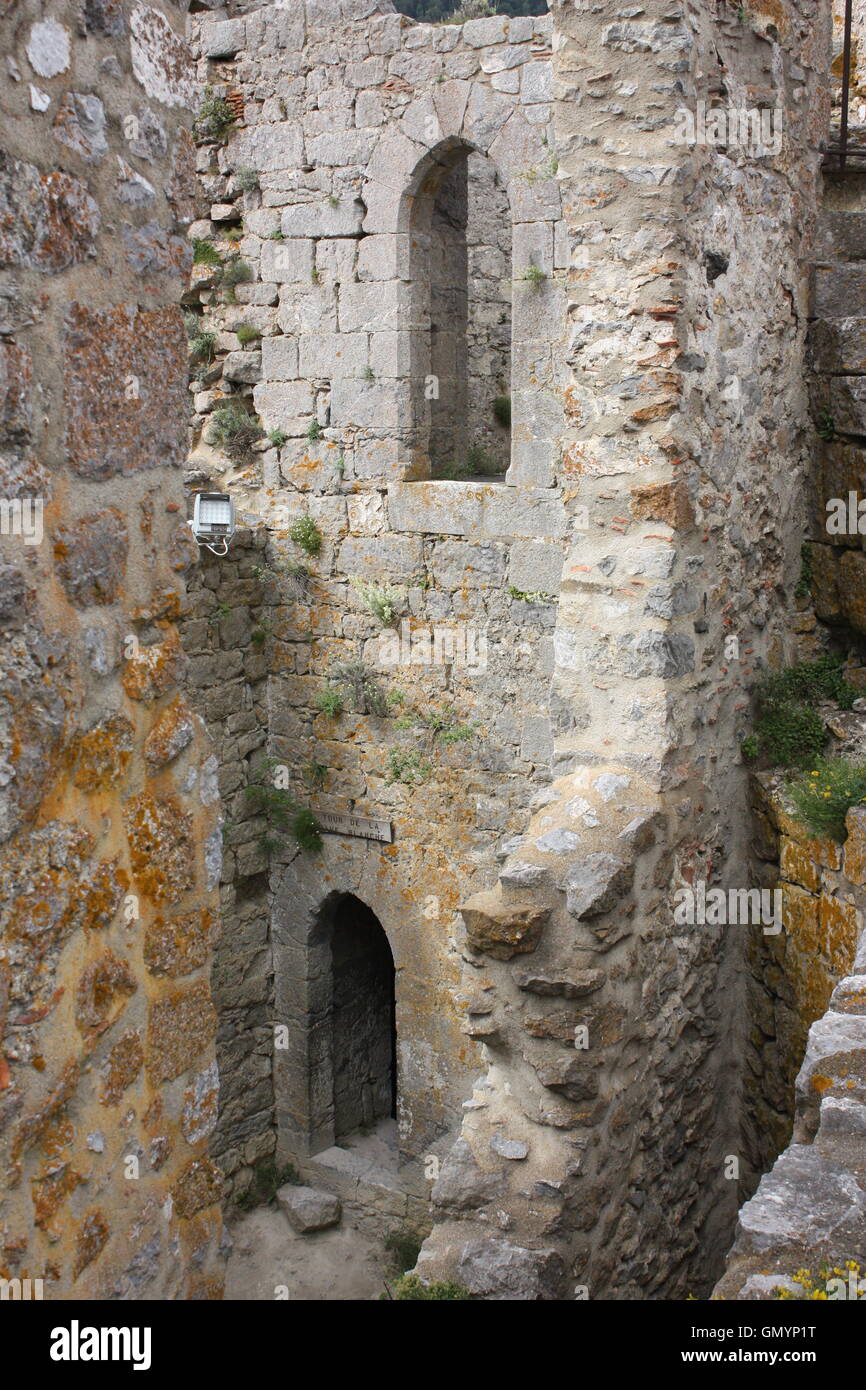 Castles in the pyrenees hi-res stock photography and images - Alamy