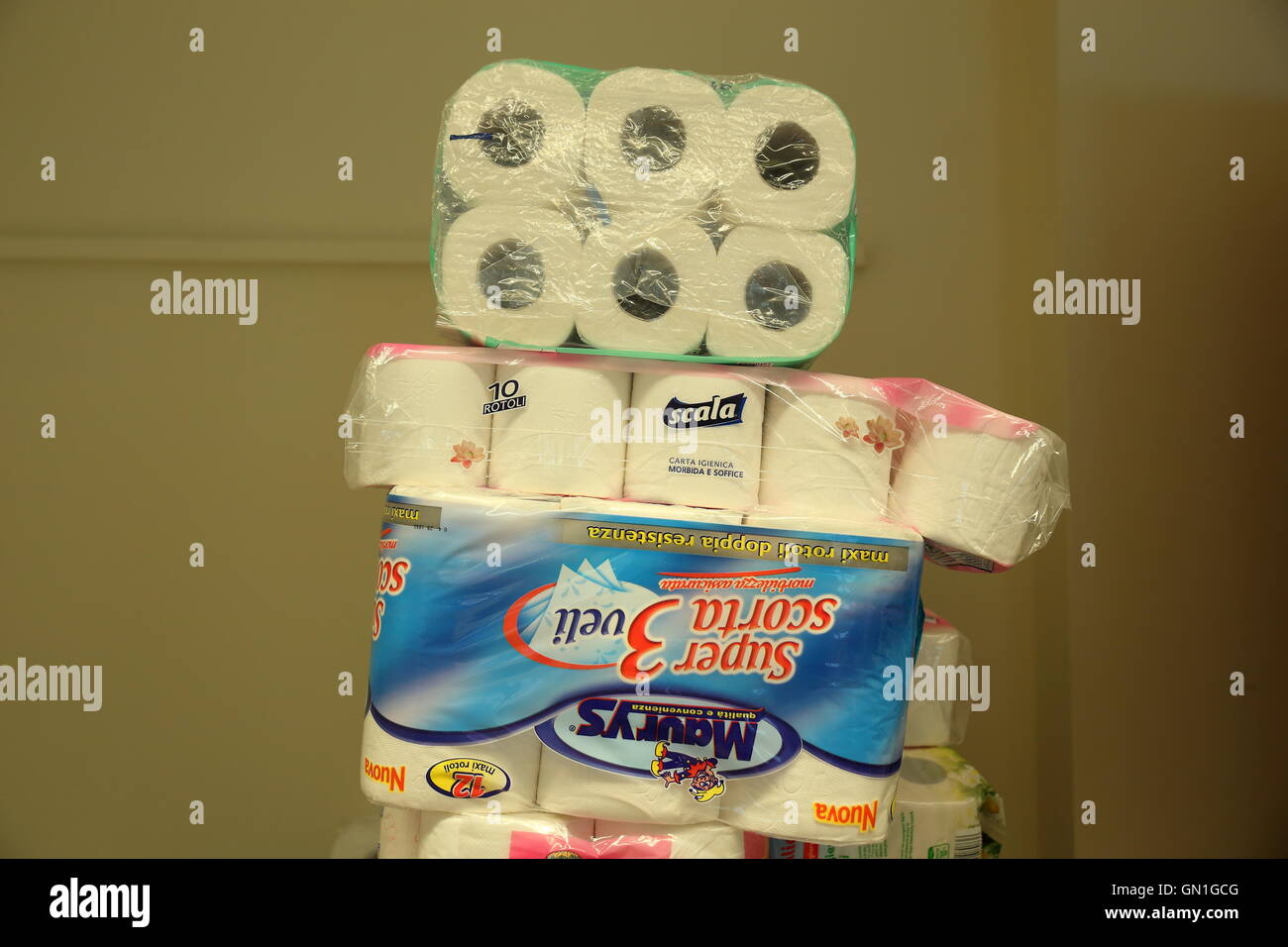 Roma, Italy. 27th Aug, 2016. Following the earthquake Central Italy was ...