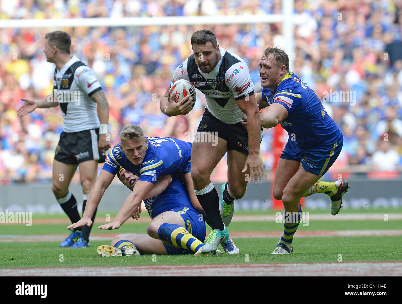 Hull FC's Josh Bowden breaks free from Warrington Wolves' Ben Westwood ...