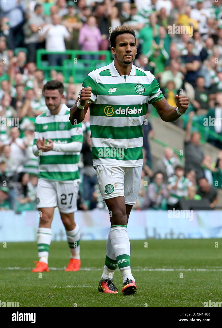Scott sinclair celtic celebrates hi-res stock photography and images ...