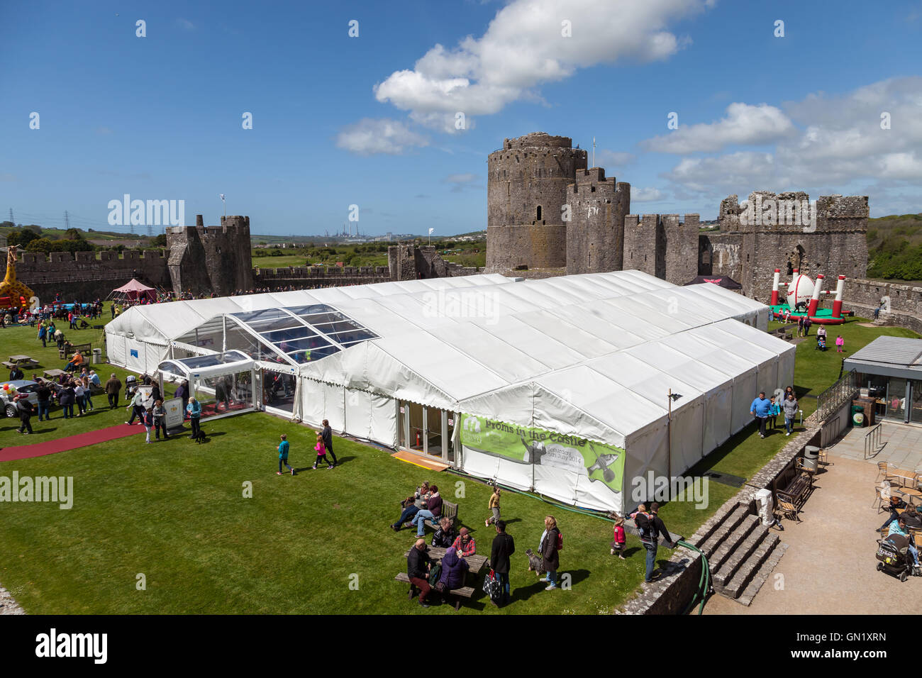 Medieval battle re enactor uk hi-res stock photography and images - Alamy
