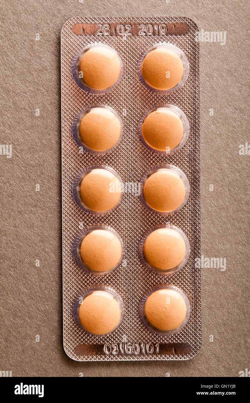 Blister of tablets hi-res stock photography and images - Alamy