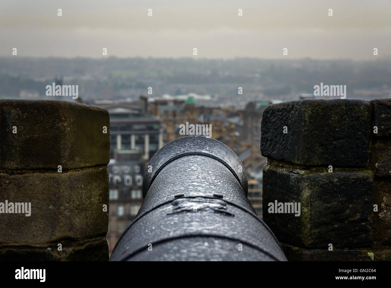 Cannon at Edinburgh castle, Scotland Stock Photo - Alamy