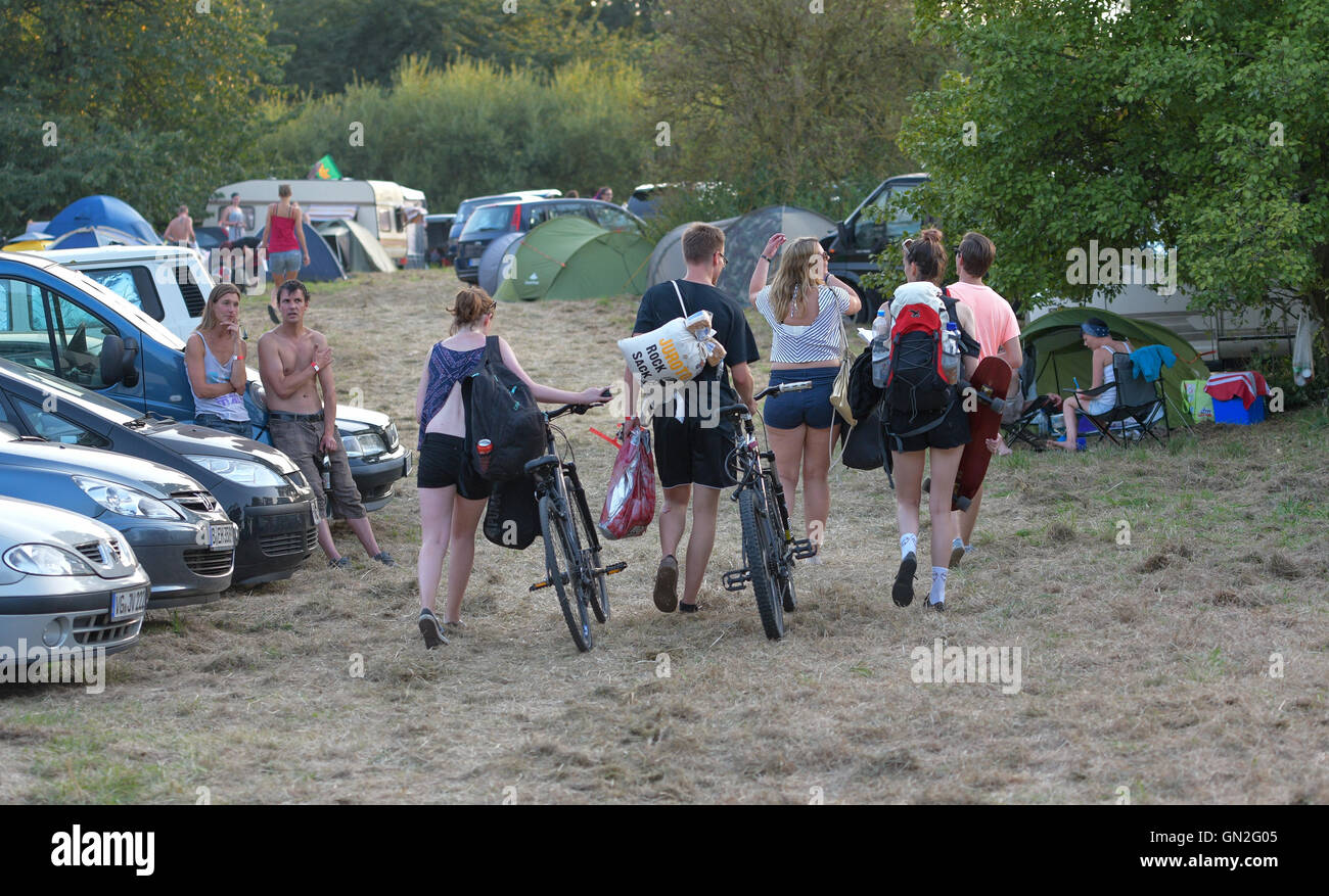 Jamel, Germany. 26th Aug, 2016. Visitors of the open air music festival ...