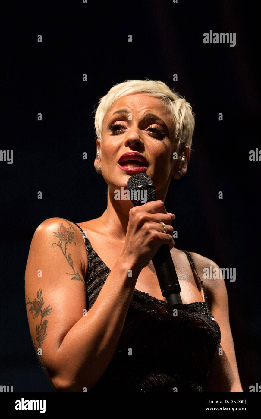 August 26, 2016. Cascais, Portugal. Fado singer, Mariza Credit ...