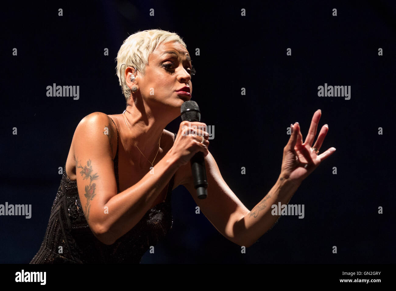 Mariza singer hi-res stock photography and images - Alamy