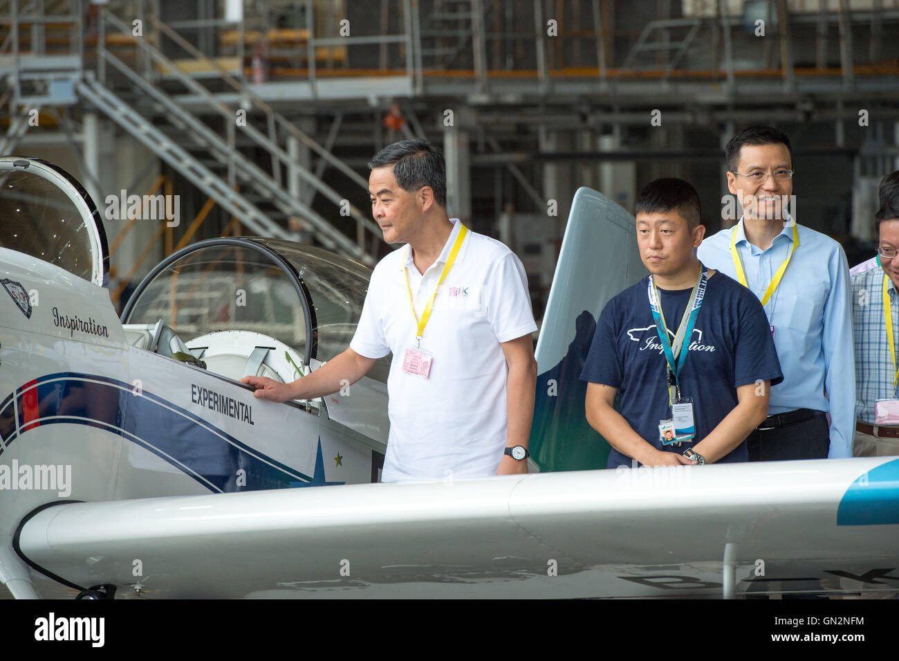 Cathay pacific pilot hi-res stock photography and images - Alamy