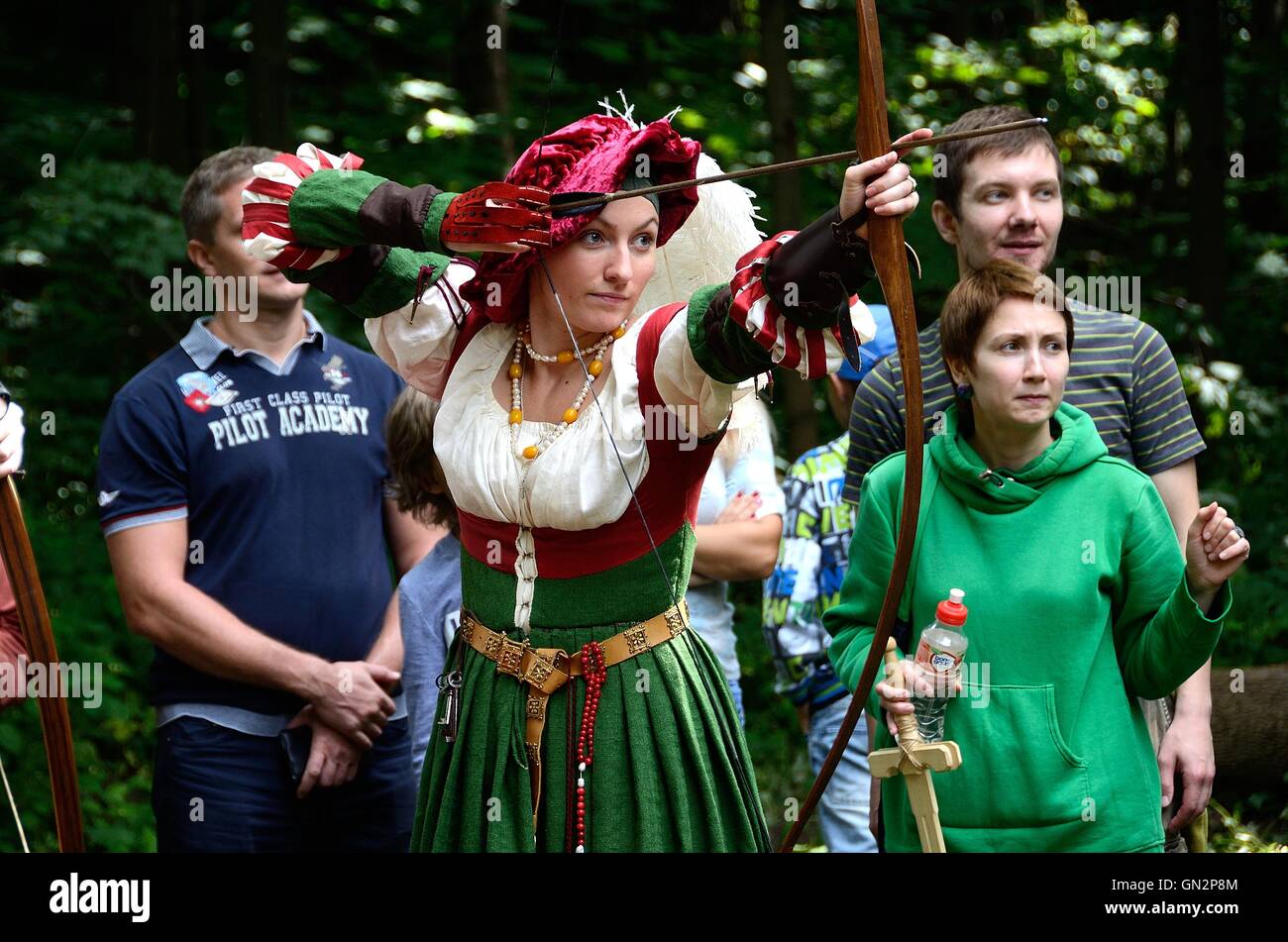 14th century archer hi-res stock photography and images - Alamy