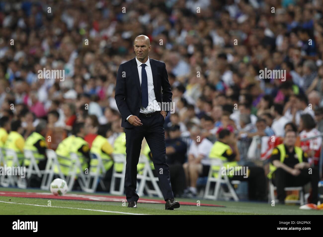 Zinedine zidane de real madrid cf hi-res stock photography and images ...