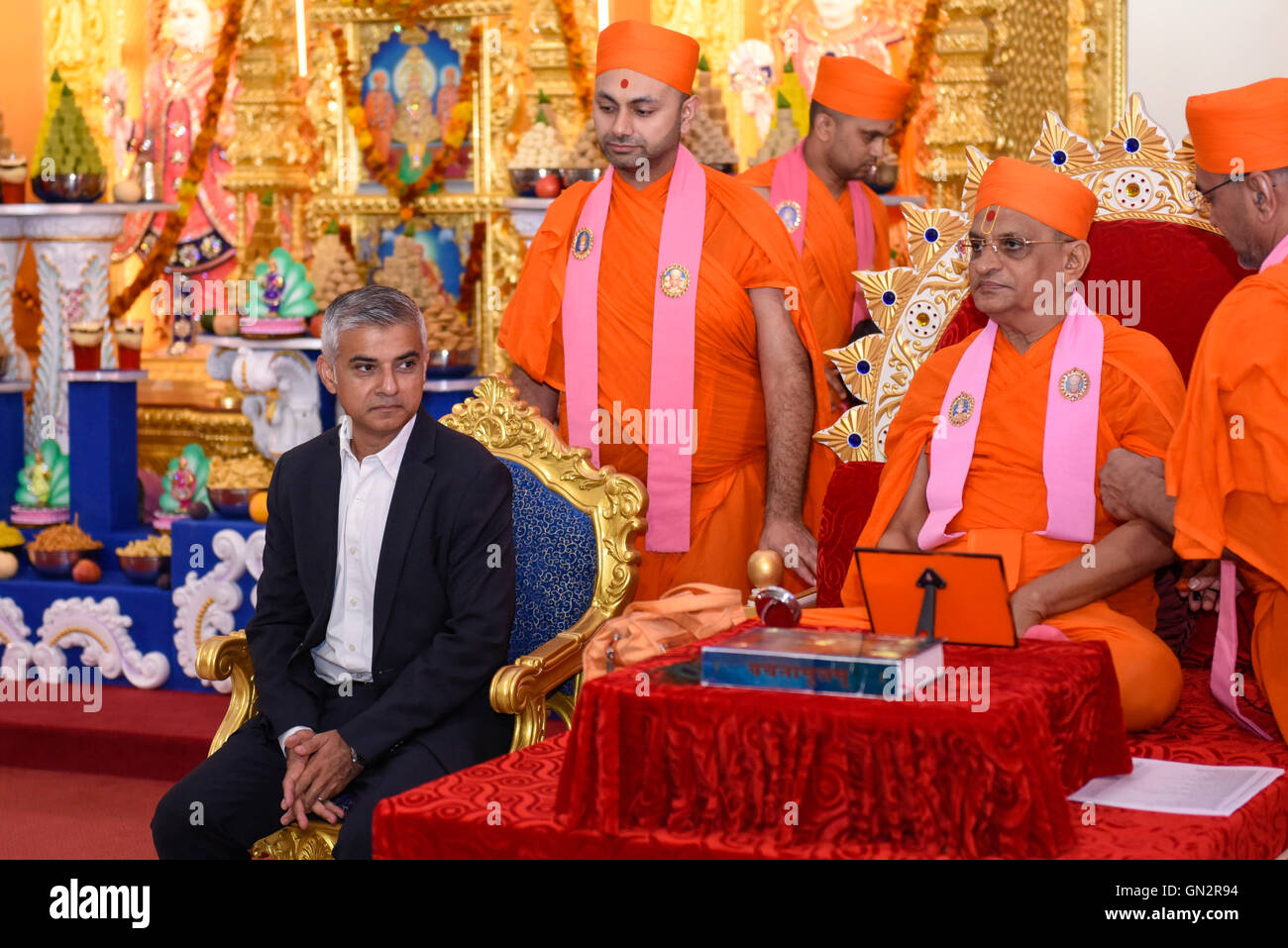 Shree swaminarayan mandir kingsbury hi-res stock photography and images ...
