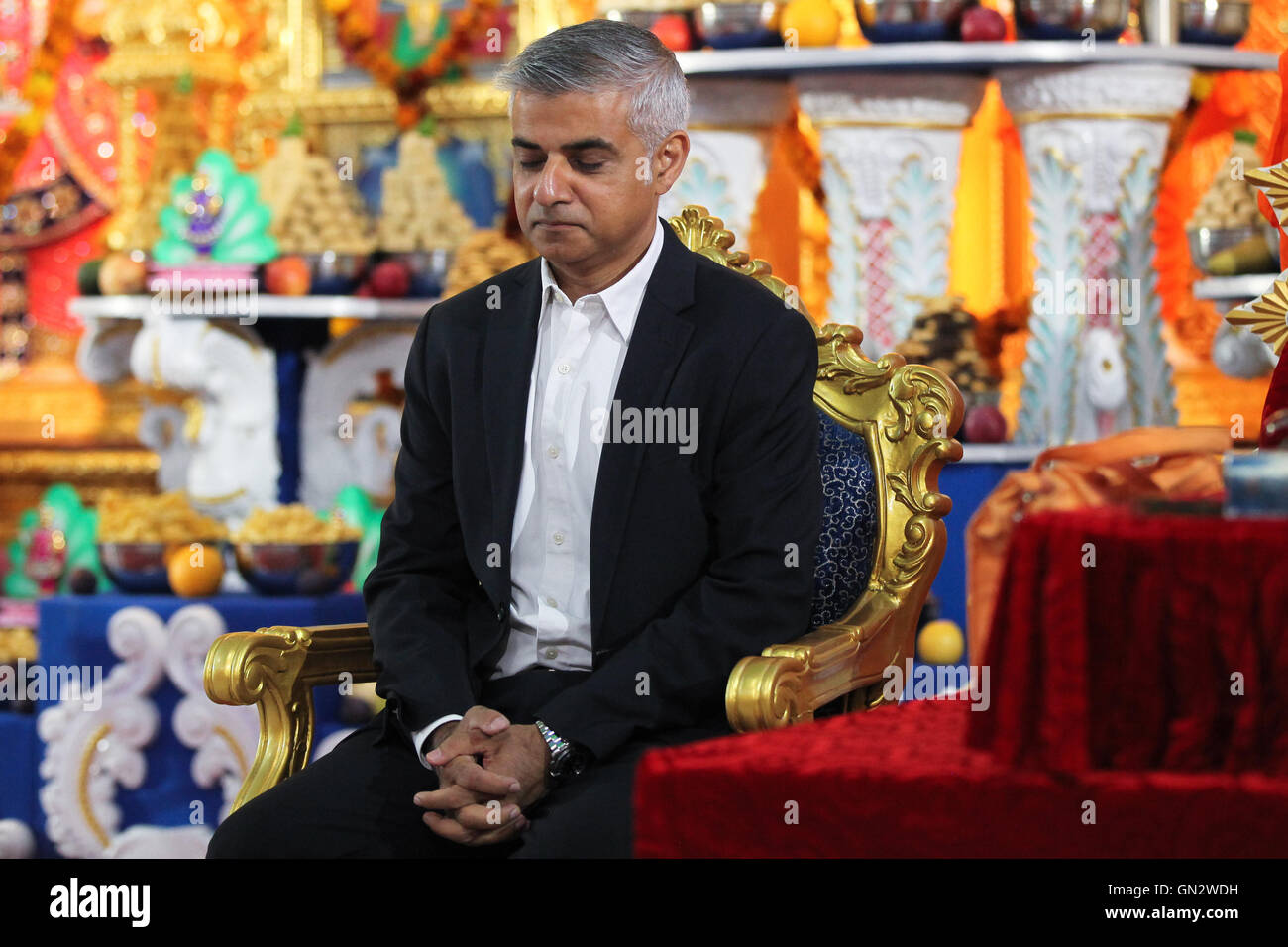 Shree swaminarayan mandir hindu temple hi-res stock photography and ...