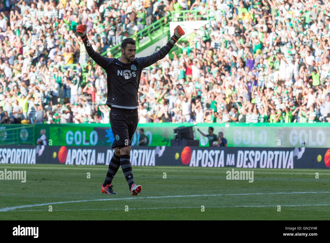 Lisbon, Portugal. 28th Aug, 2016. Sporting's Portuguese goalkeeper Rui ...
