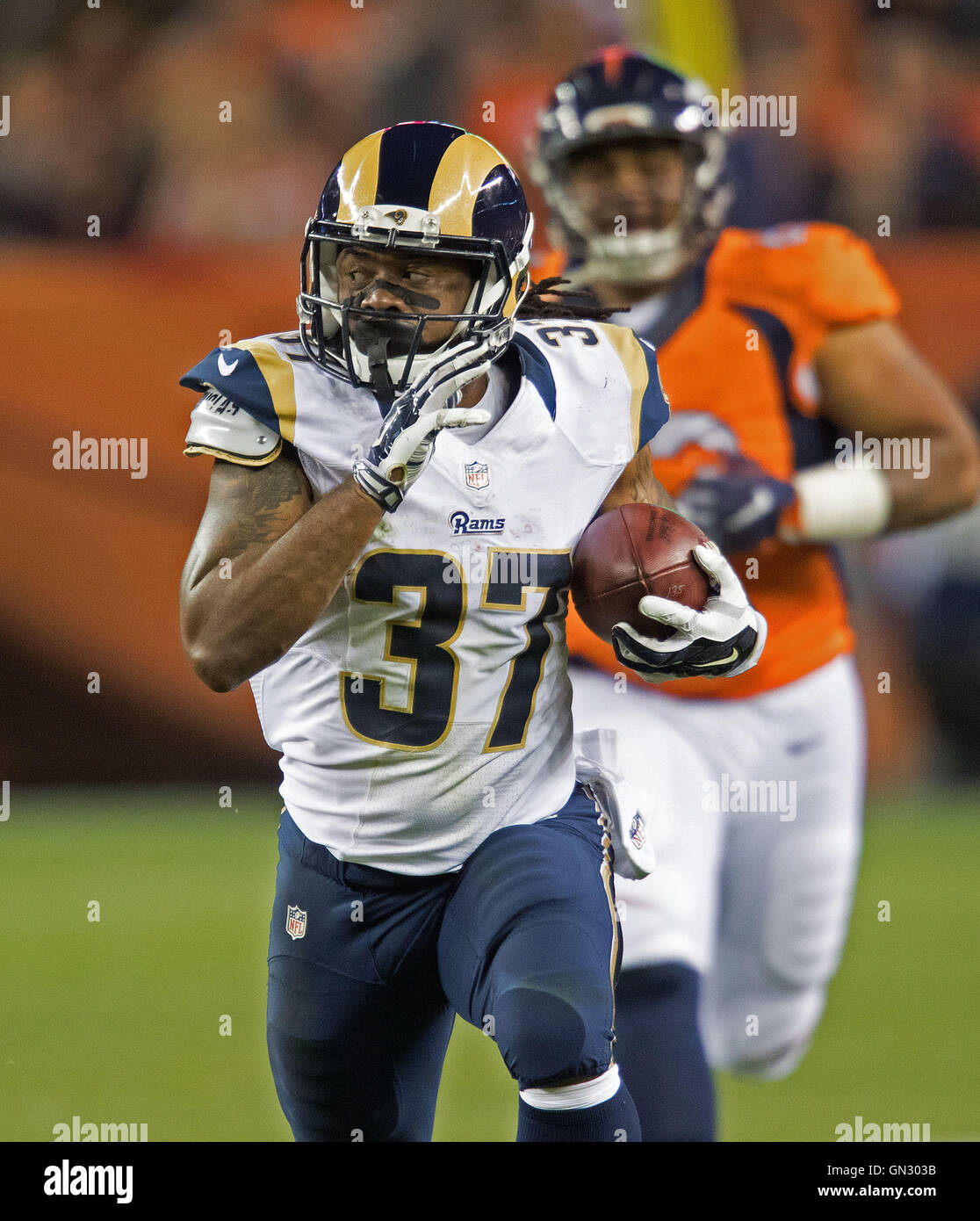 Denver, Colorado, USA. 27th Aug, 2016. Rams RB TERRENCE MAGEE, center ...