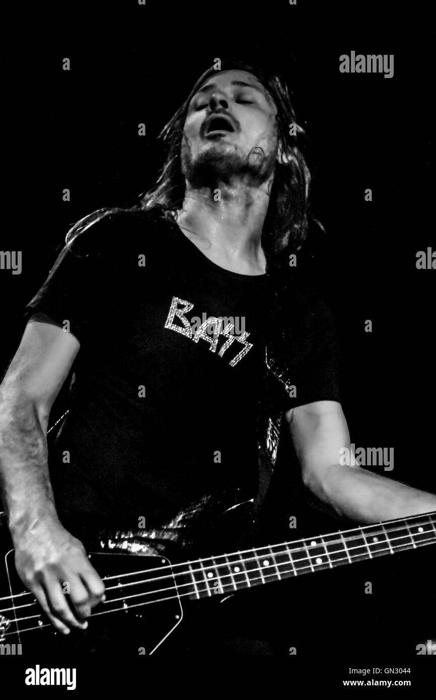 Steve McDonald on bass with Melvins at the Calvin Theatre, Northampton ...