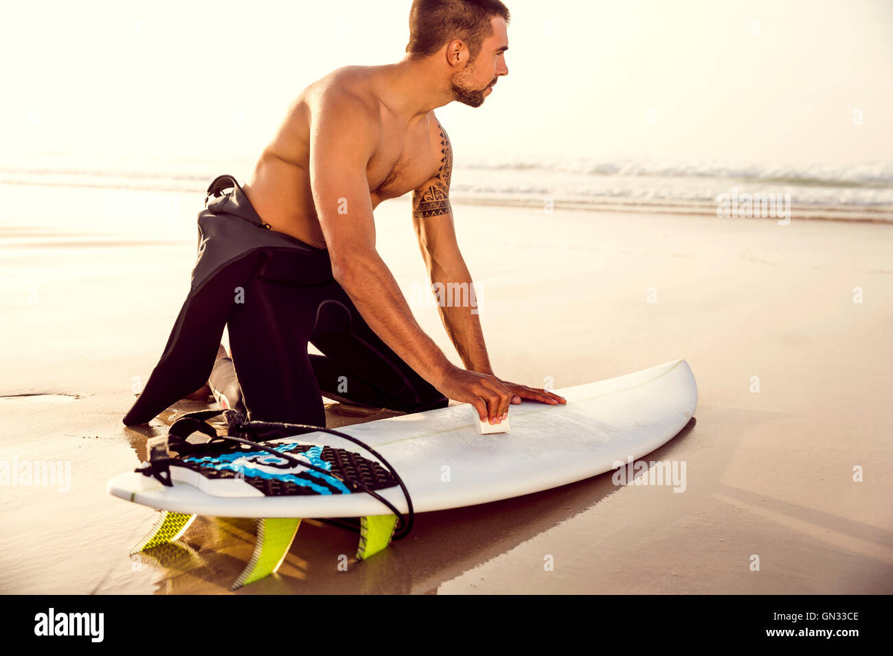 A surfer getting ready for the surf Stock Photo - Alamy