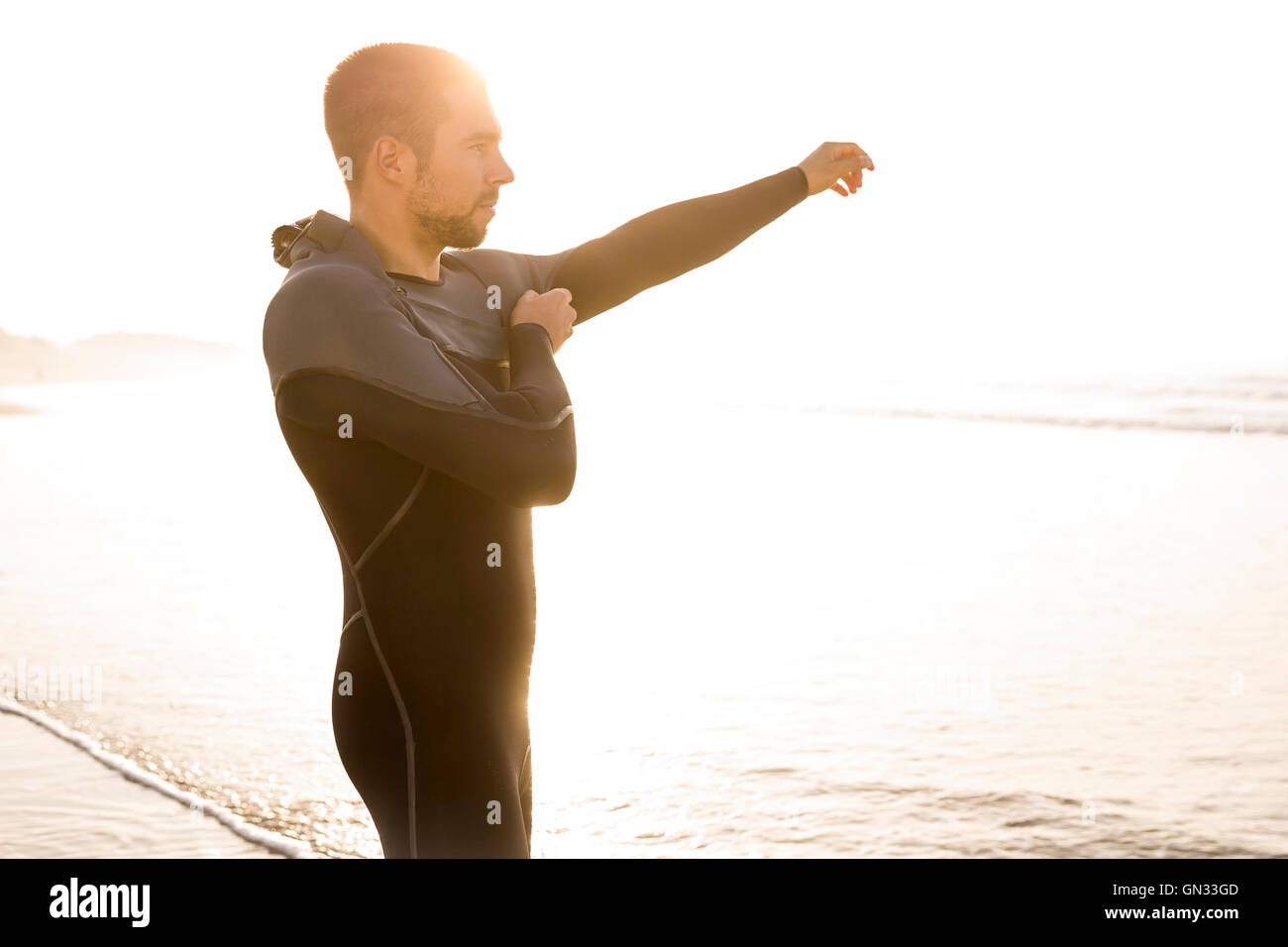 A surfer getting ready for the surf Stock Photo - Alamy