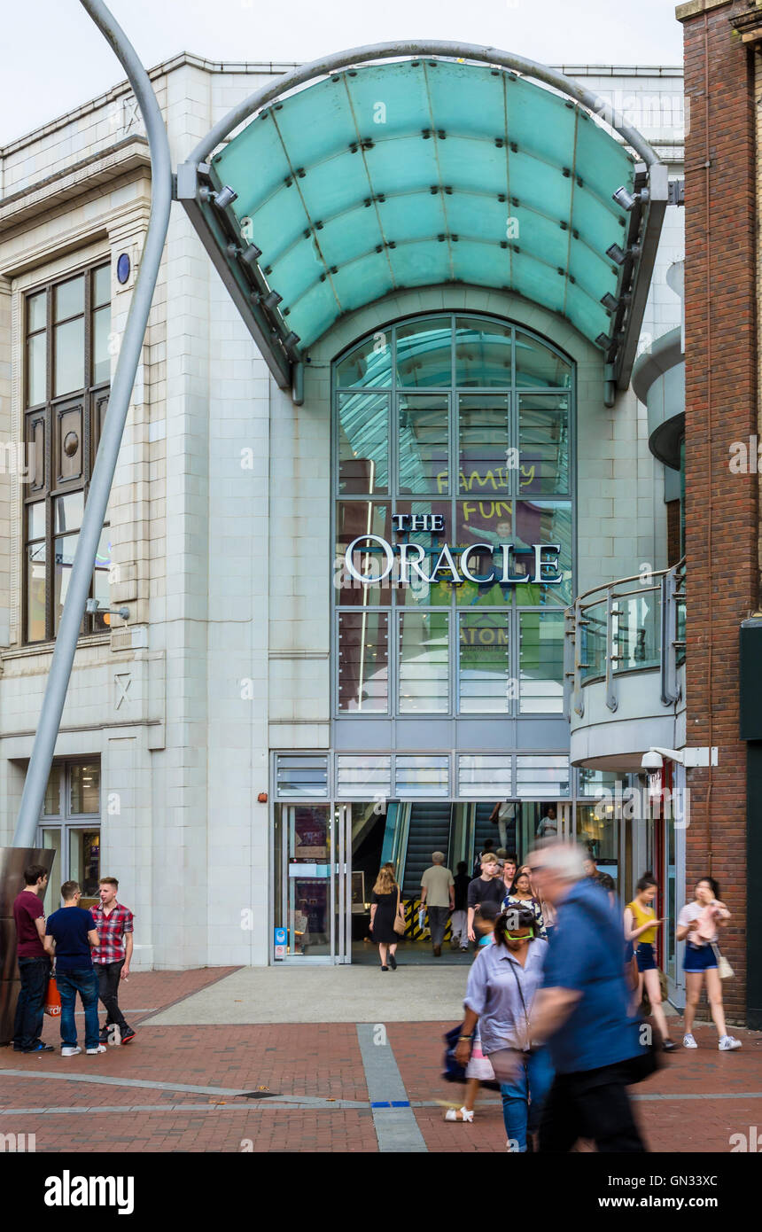 An entrance into the Oracle Shopping Center off Broad Street in Reading ...