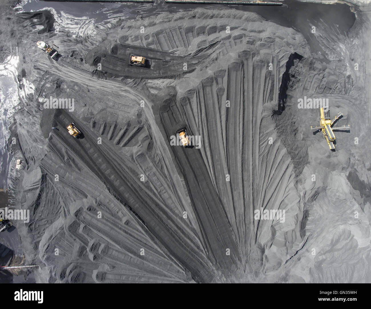 Destroyed land hi-res stock photography and images - Alamy