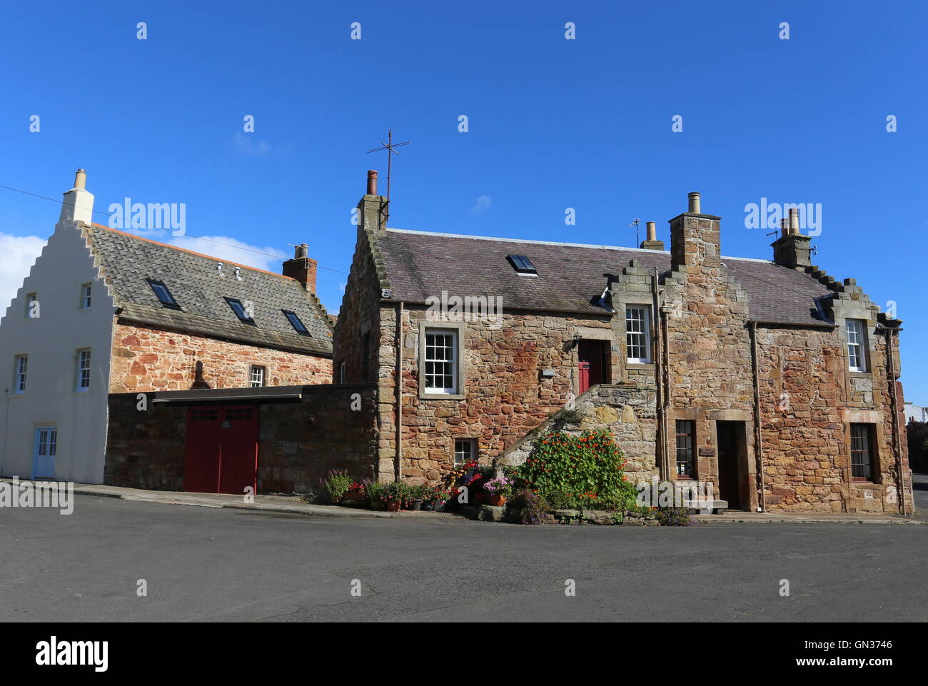 Crail street scene hi-res stock photography and images - Alamy