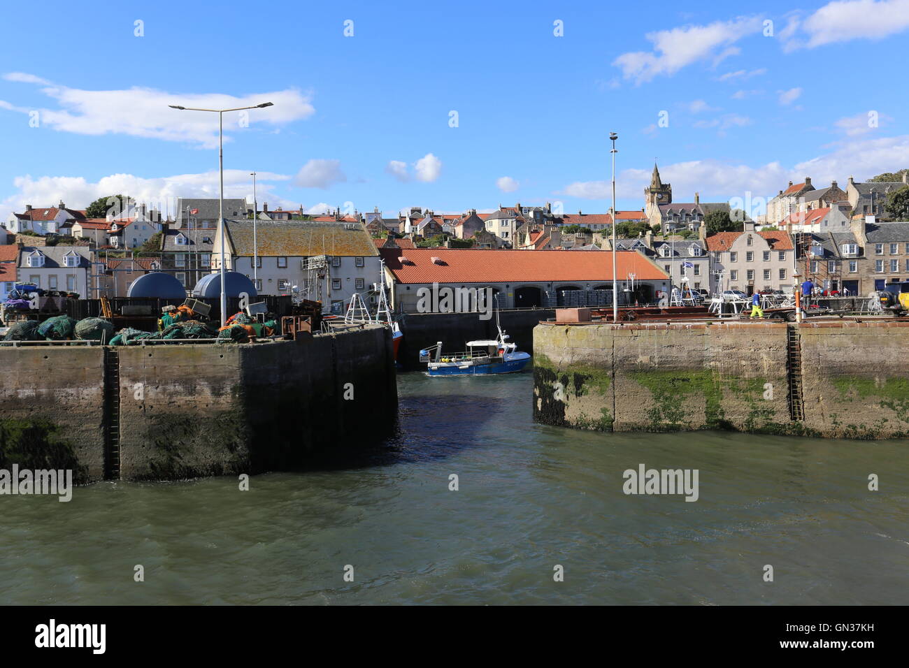 Pittenweem harbour fife hi-res stock photography and images - Alamy