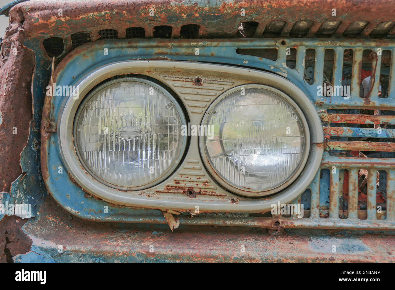 Old headlight hi-res stock photography and images - Alamy