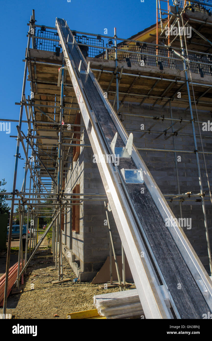 Bumpa tile hoist/lift on a house build project. In Louth, Lincolnshire ...
