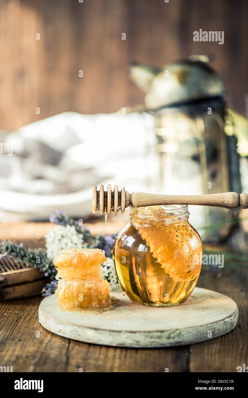 Bee vax hi-res stock photography and images - Alamy