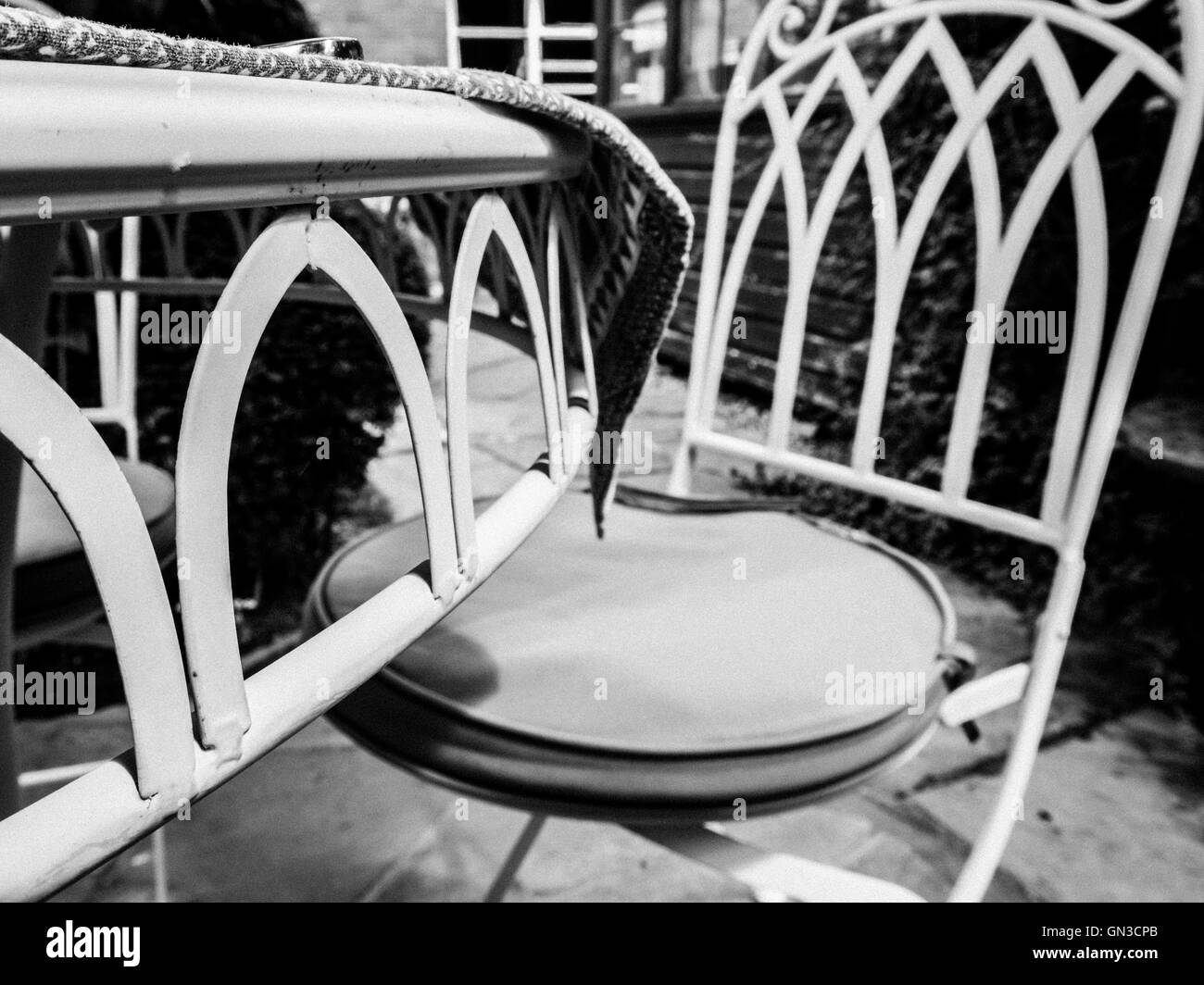 White Garden Seat Black and White Stock Photos & Images - Alamy