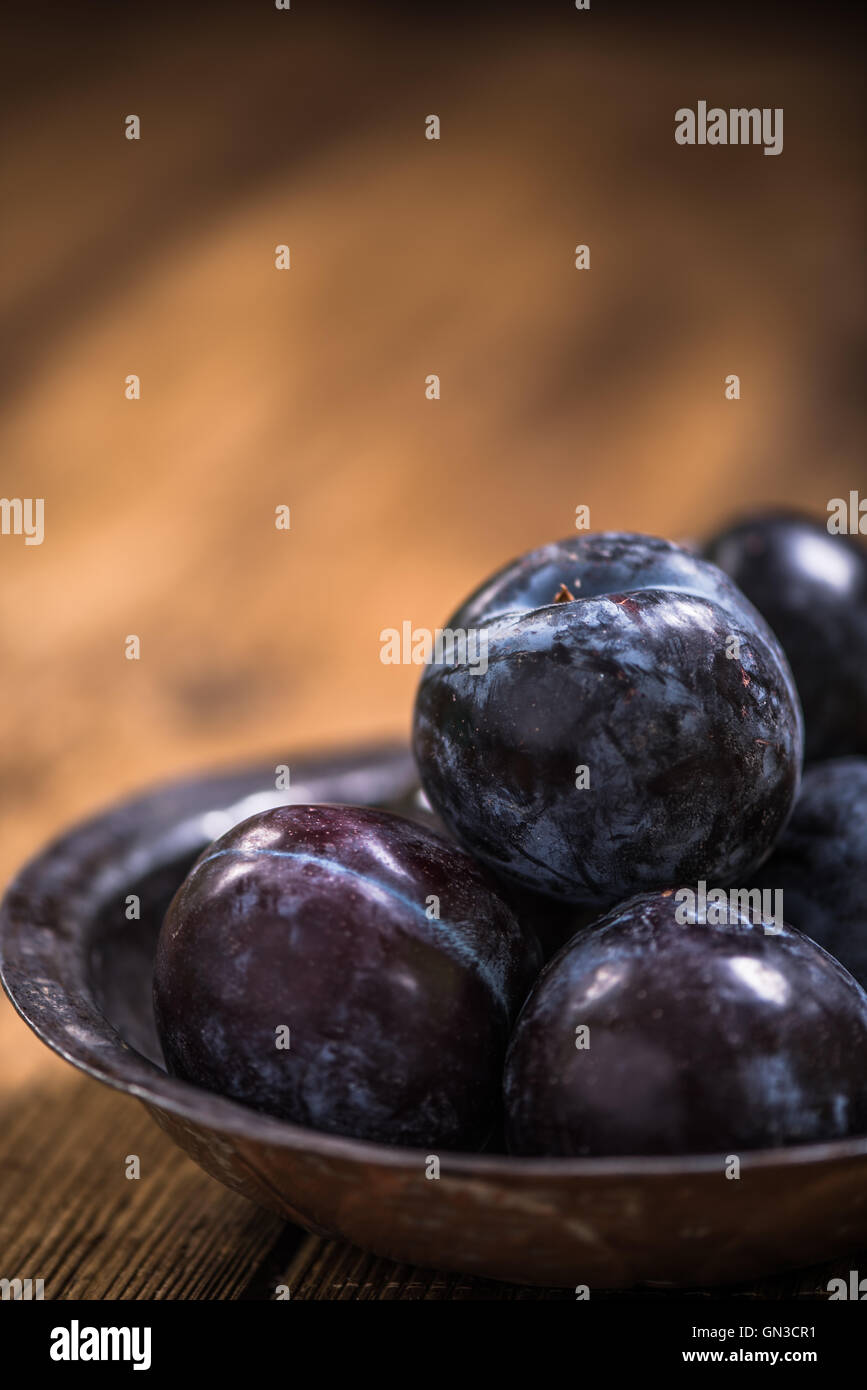 dark blue ripe plums in bowl Stock Photo - Alamy