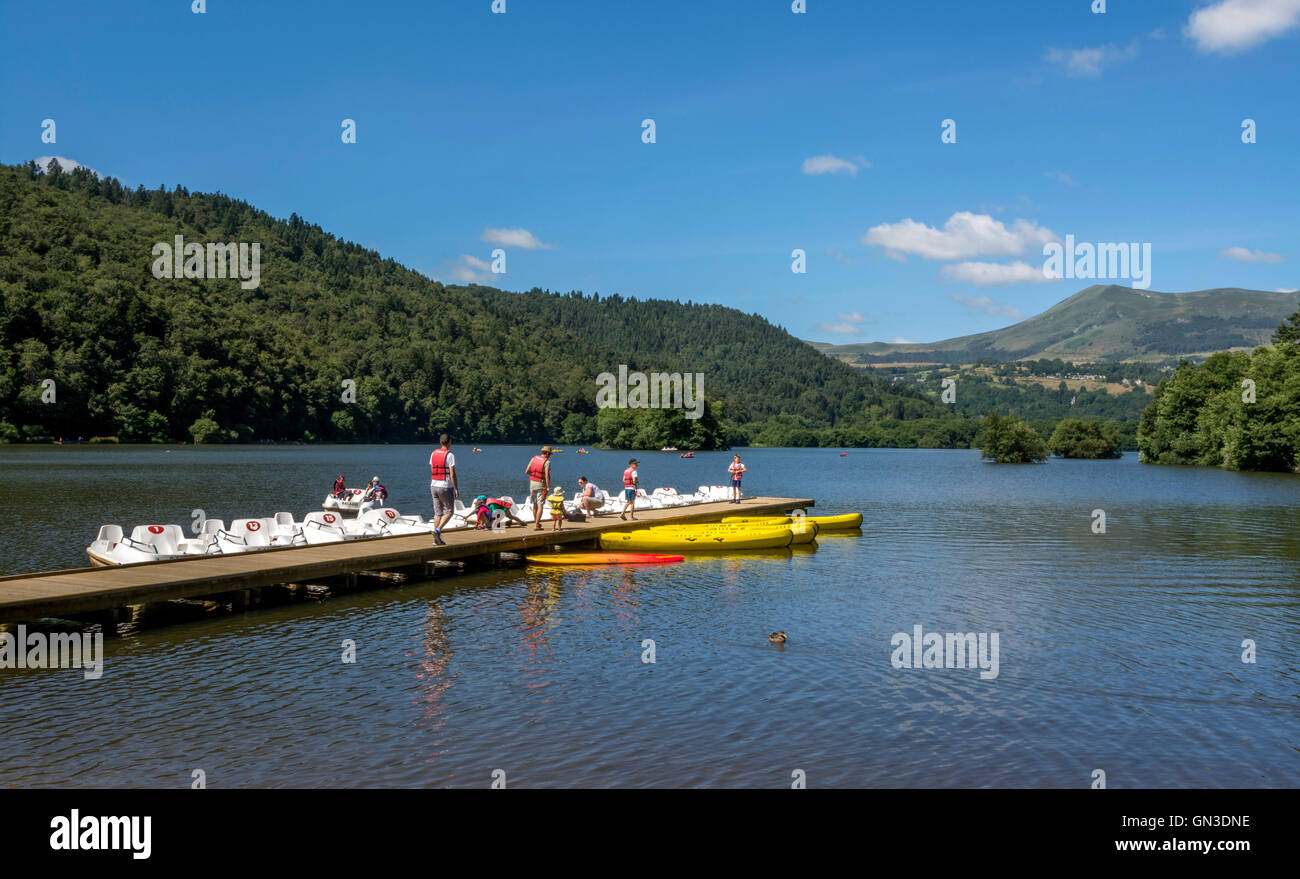 Pontoon boats hi-res stock photography and images - Alamy