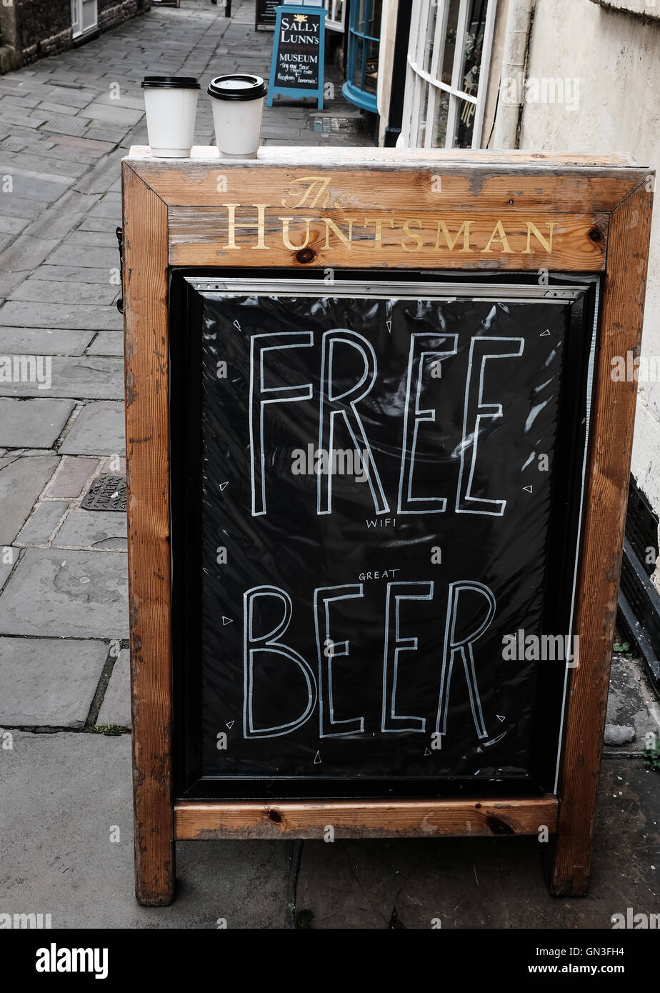 Free beer sign hi-res stock photography and images - Alamy