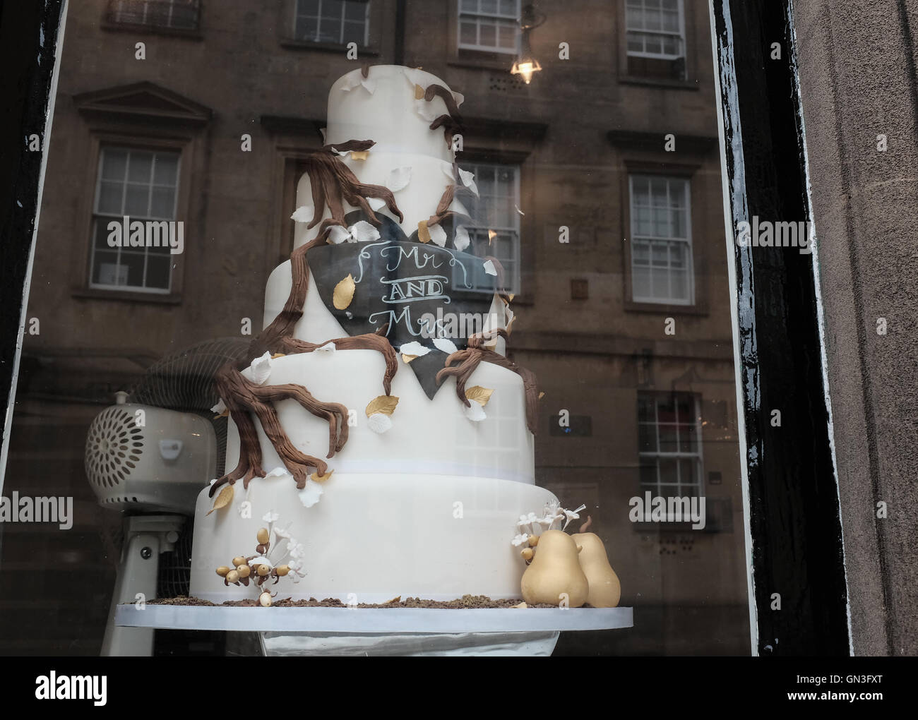 Wedding cake shop hi-res stock photography and images - Alamy