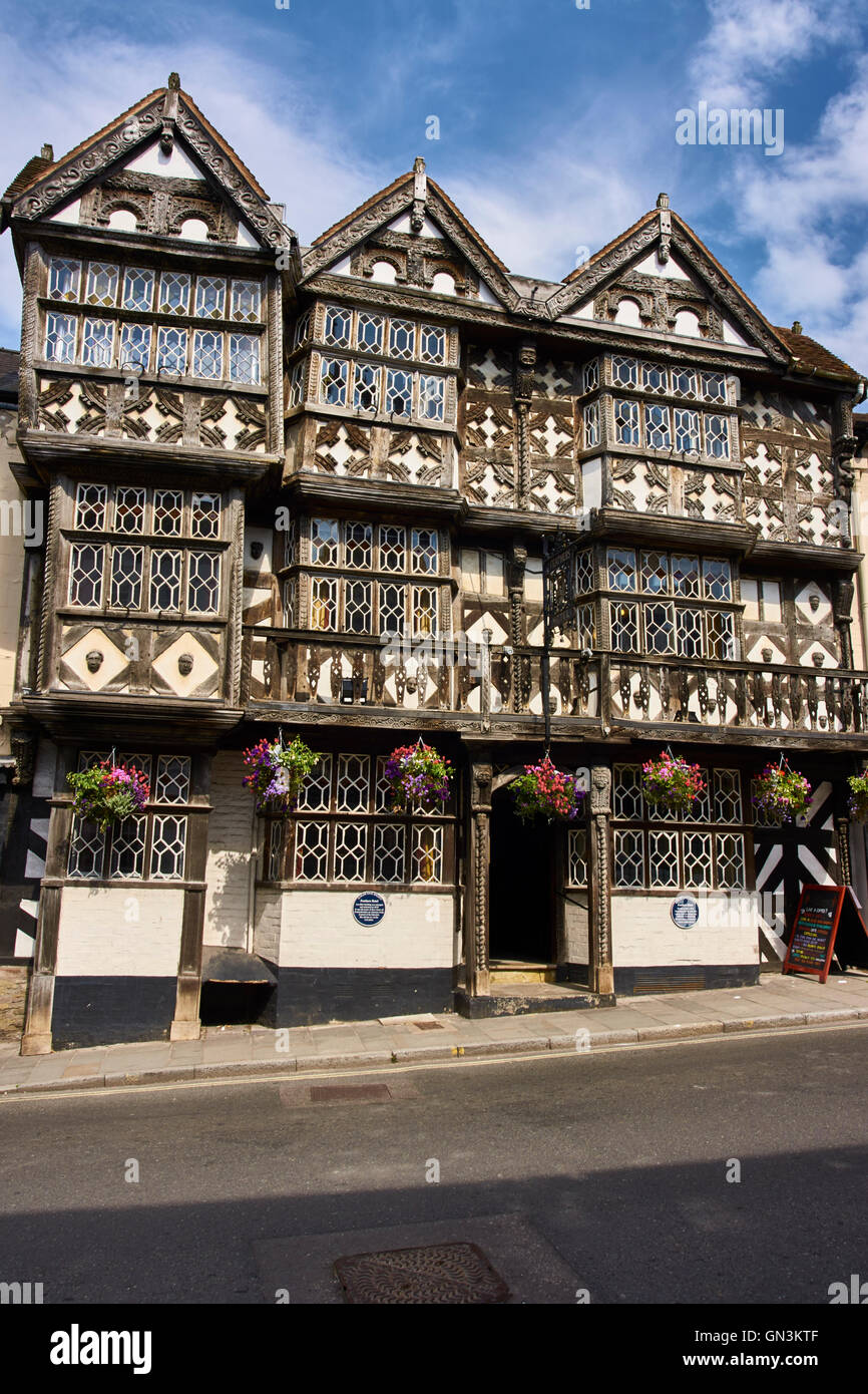 Elizabethan tavern hi-res stock photography and images - Alamy