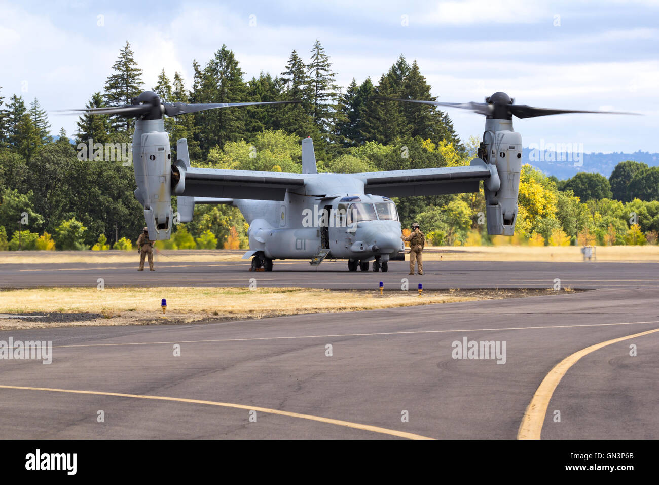 A USMC Bell V-22 Osprey prepares for flight in Hillsboro, Oregon Stock ...