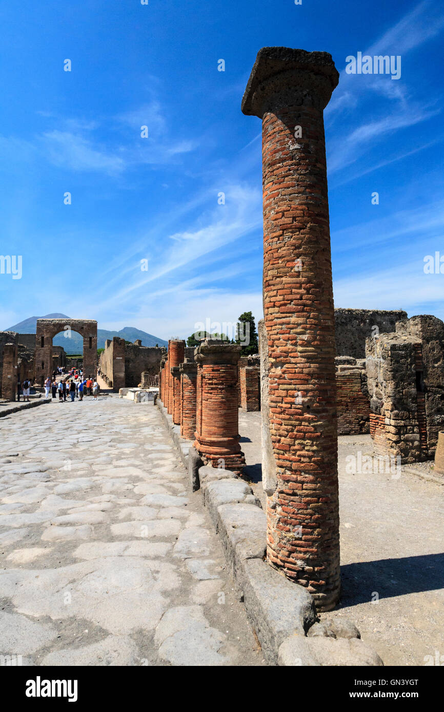 Caligula arch hi-res stock photography and images - Alamy