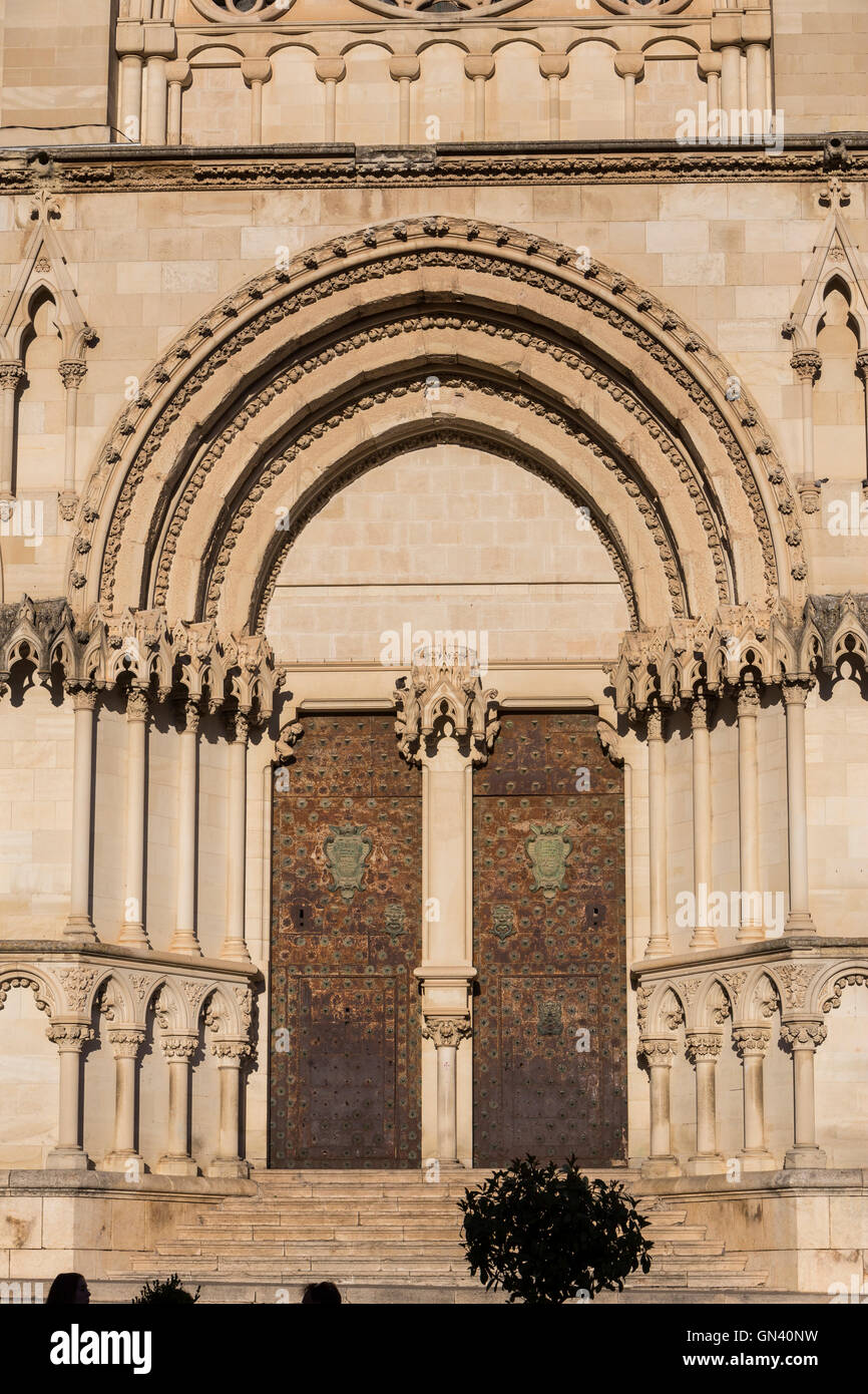 Medieval english gothic architecture hi-res stock photography and ...
