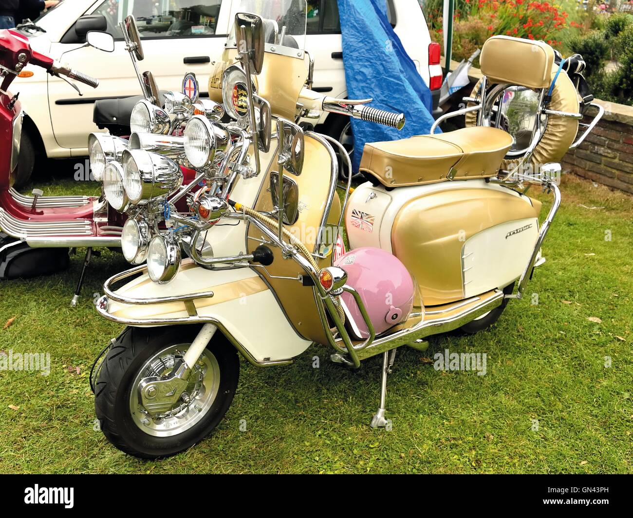 Scooter piagio hi-res stock photography and images - Alamy