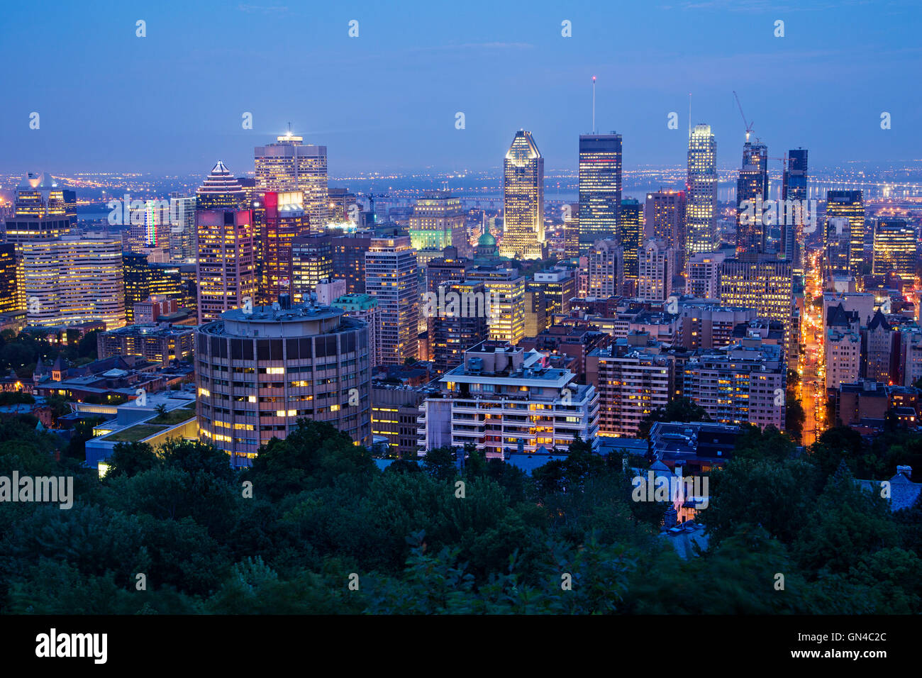 Montreal skyline at night hi-res stock photography and images - Alamy