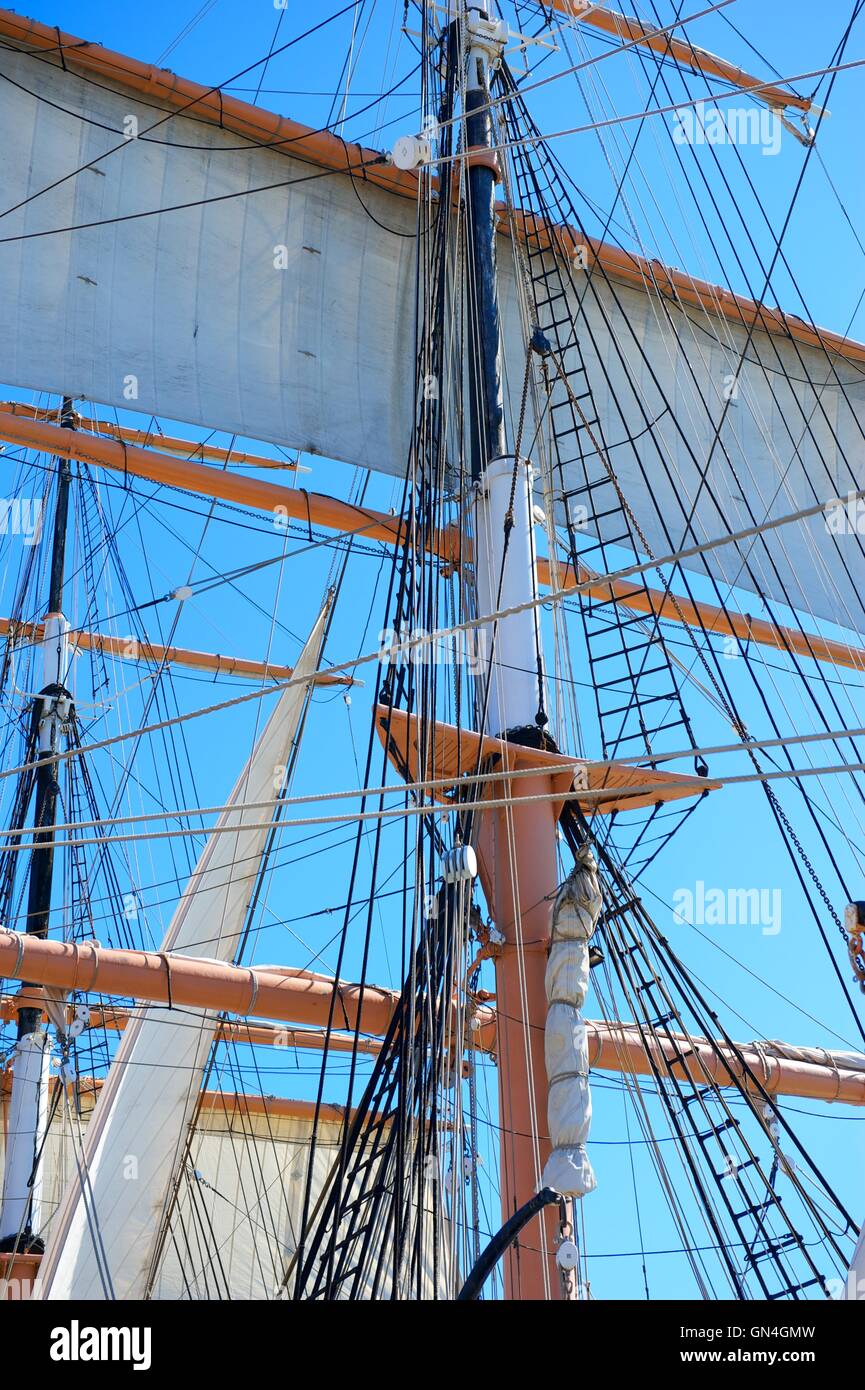 Old rigging hi-res stock photography and images - Alamy