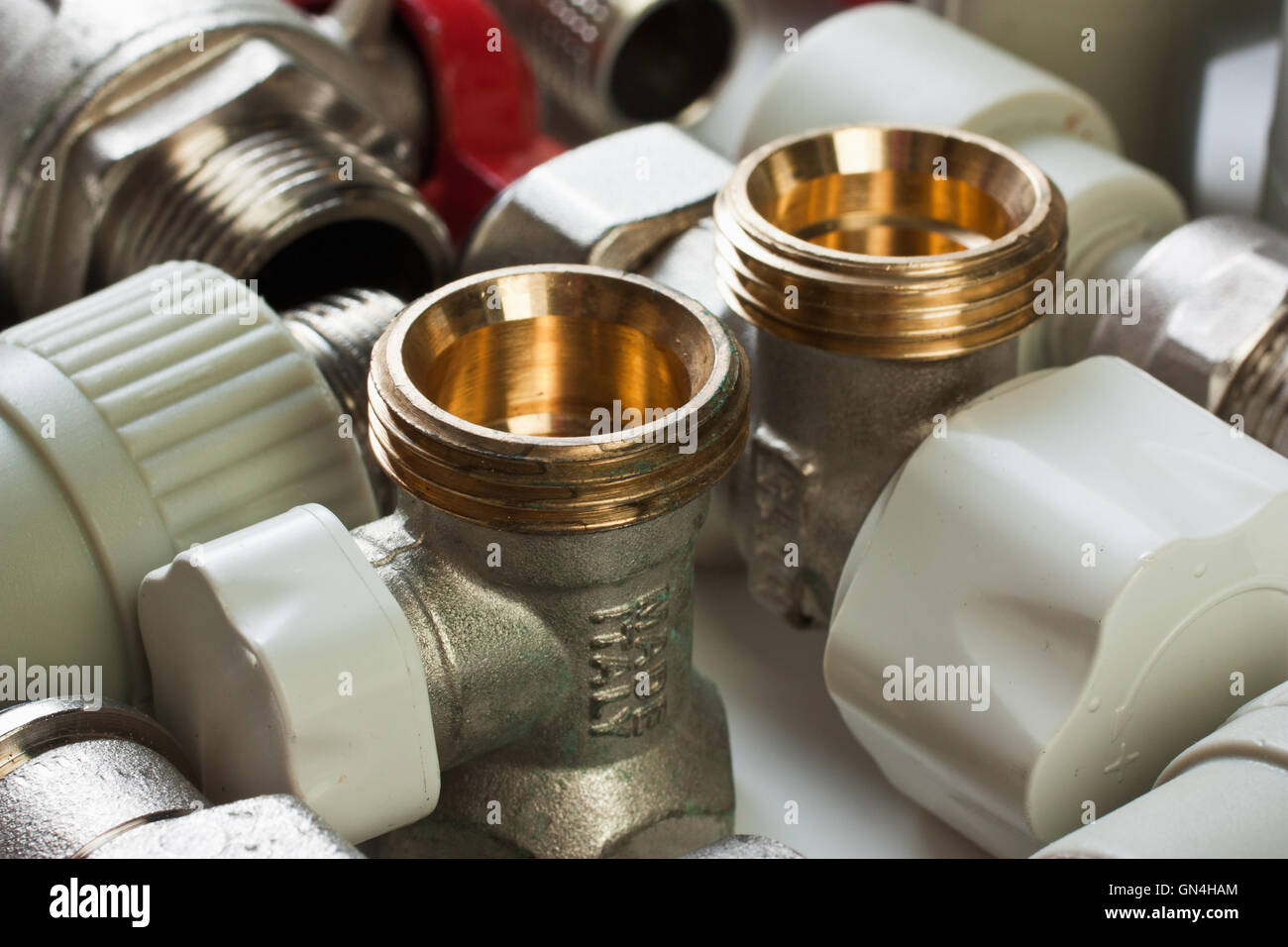 Plumbing pipe valve installation hi-res stock photography and images ...