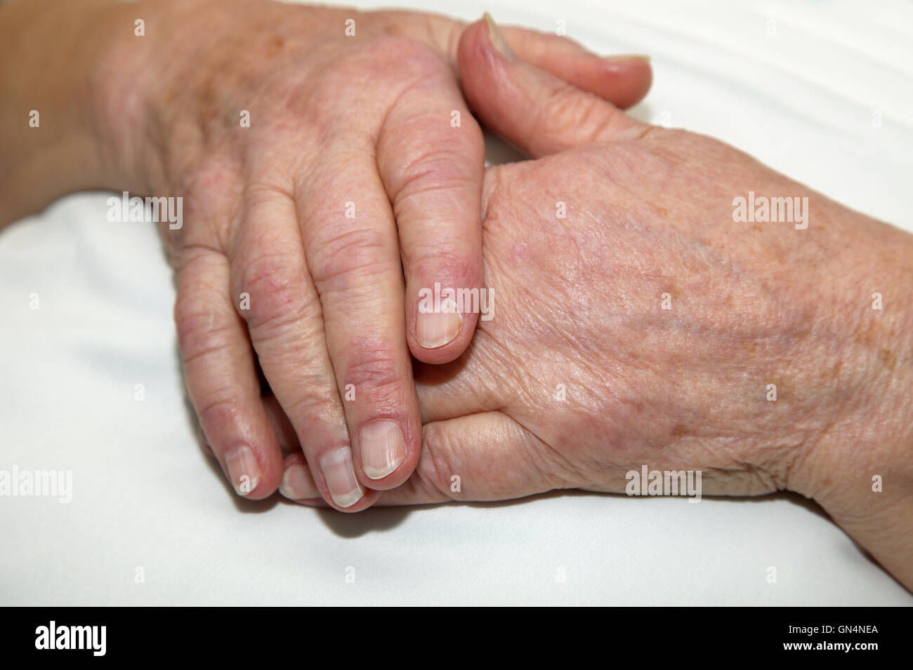 Old wrinkled hands Stock Photo - Alamy